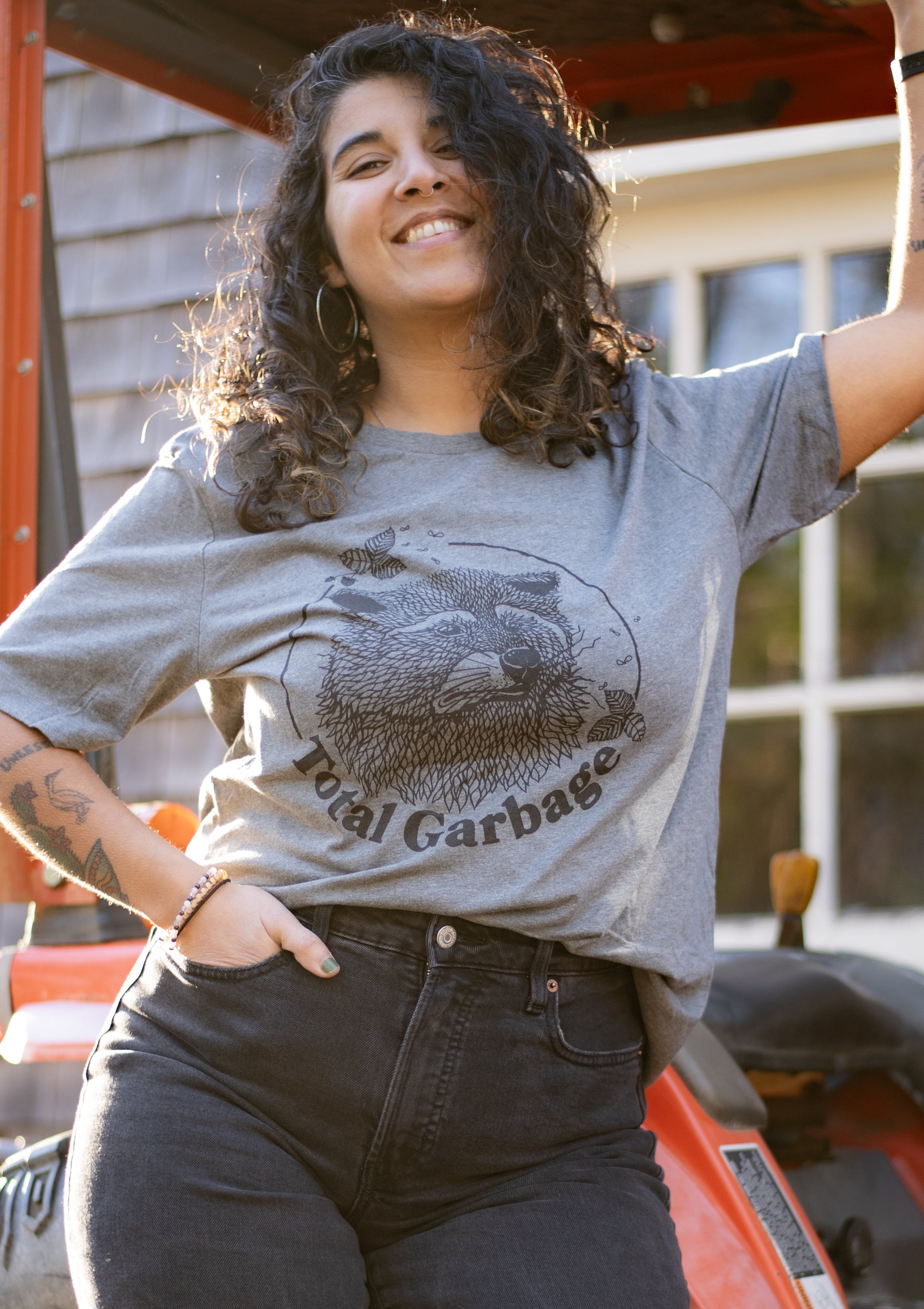 Total Garbage - unisex t-shirt in heather grey – Simka Sol
